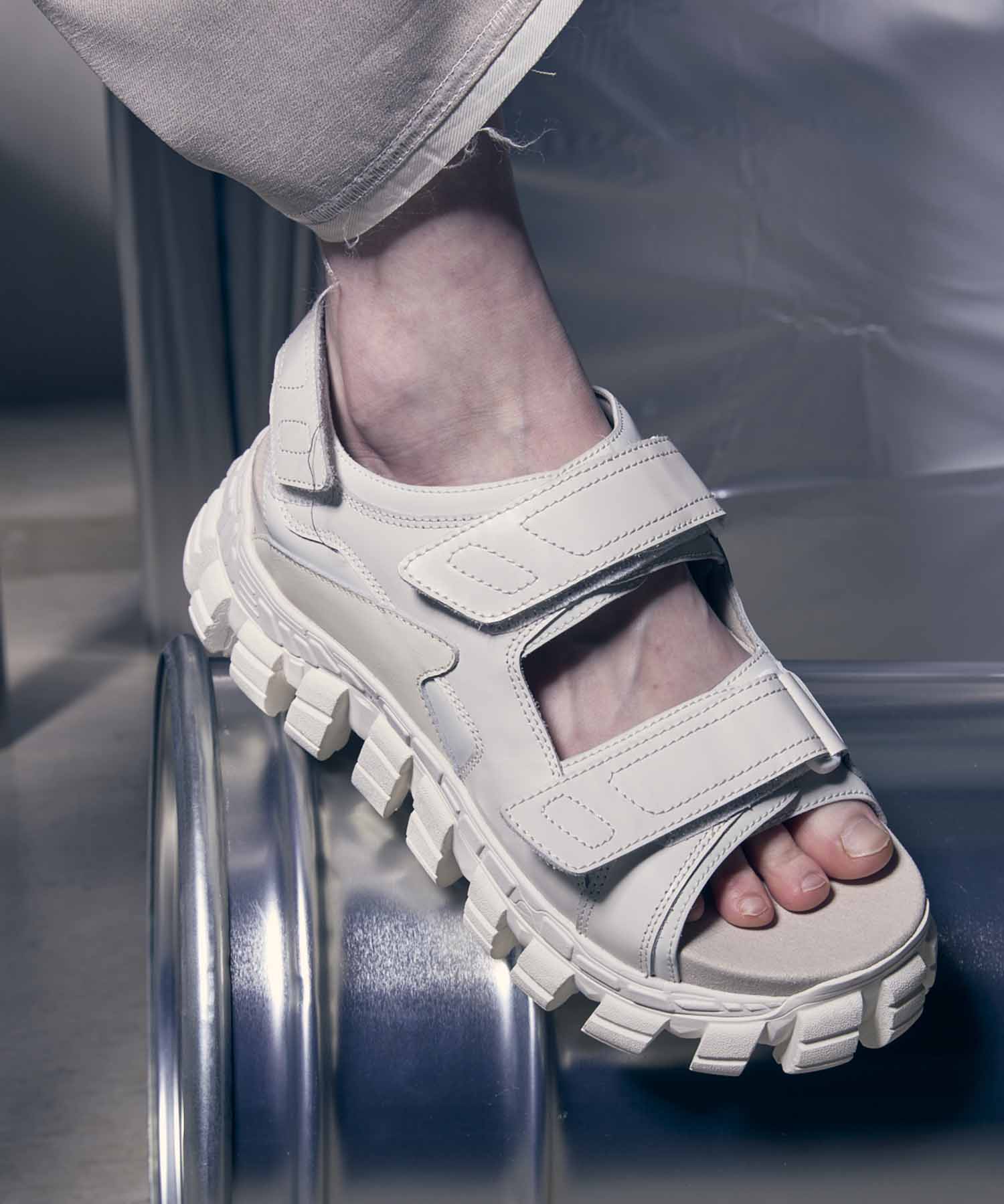 【SPECIAL SHOES FACTORY COLLABORATION】Rattling Sole Heel Strap Sandal